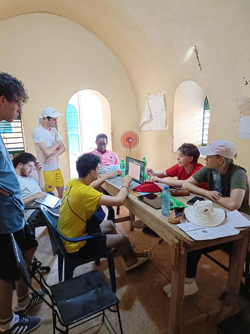 Au Sénégal, nos étudiants illuminent l'avenir avec le projet Mbiddi ...